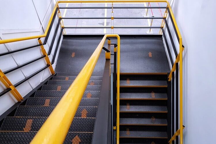 Tangga Darurat Logo 830+ Tangga Darurat Ilustrasi, Grafik Vektor,